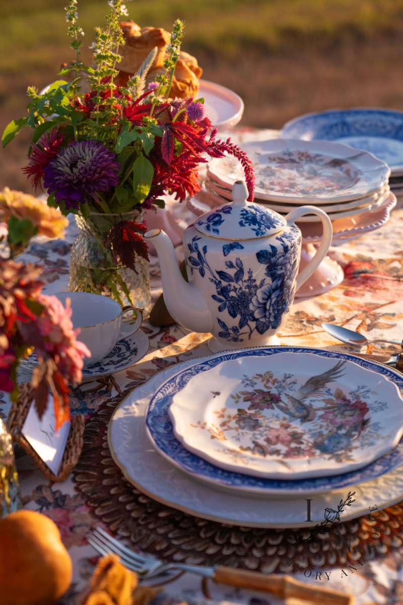 How to Set a Fall Alfresco Picnic Tablescape