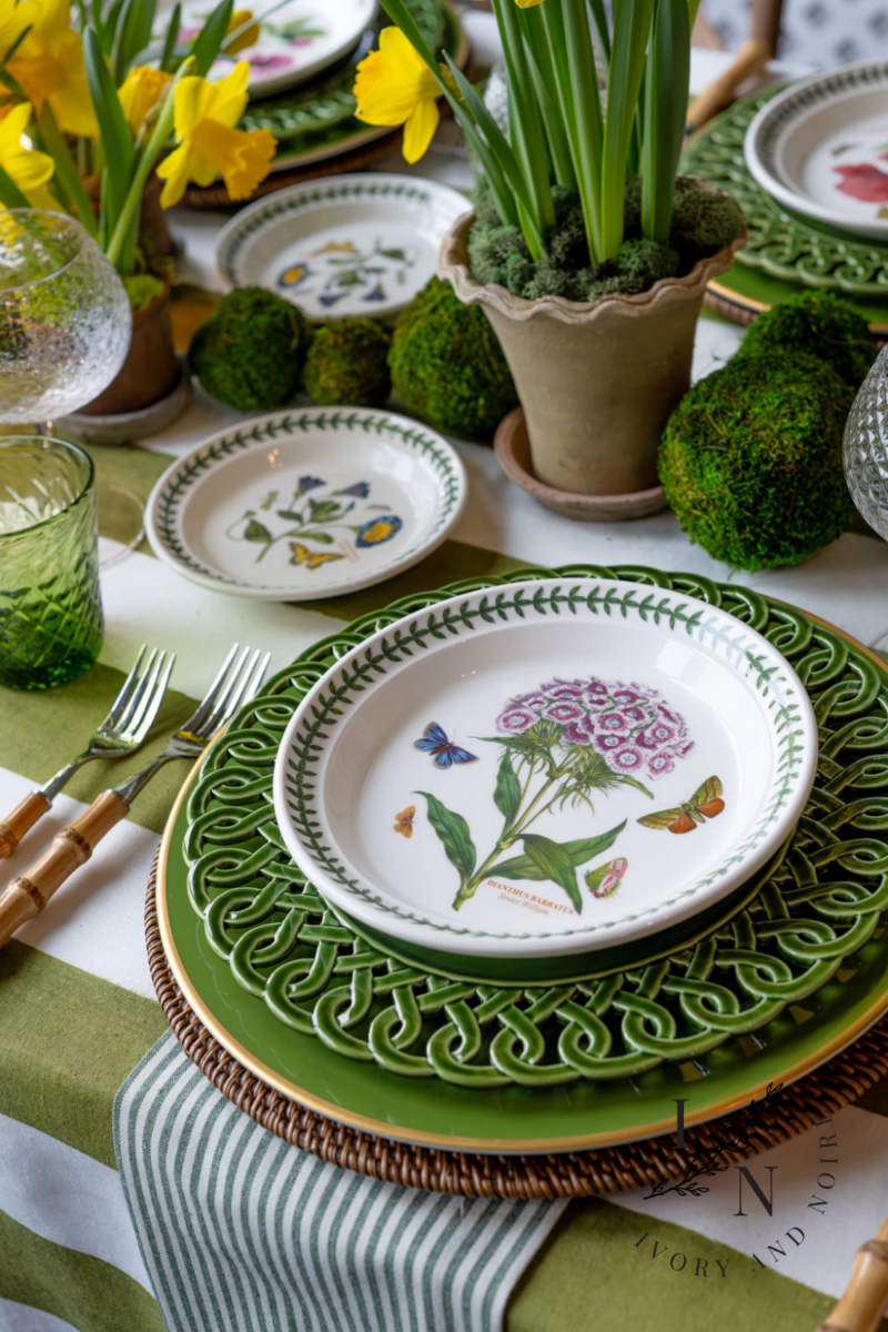 A Mother’s Day Table: Elegant Daffodil Inspired Table Setting