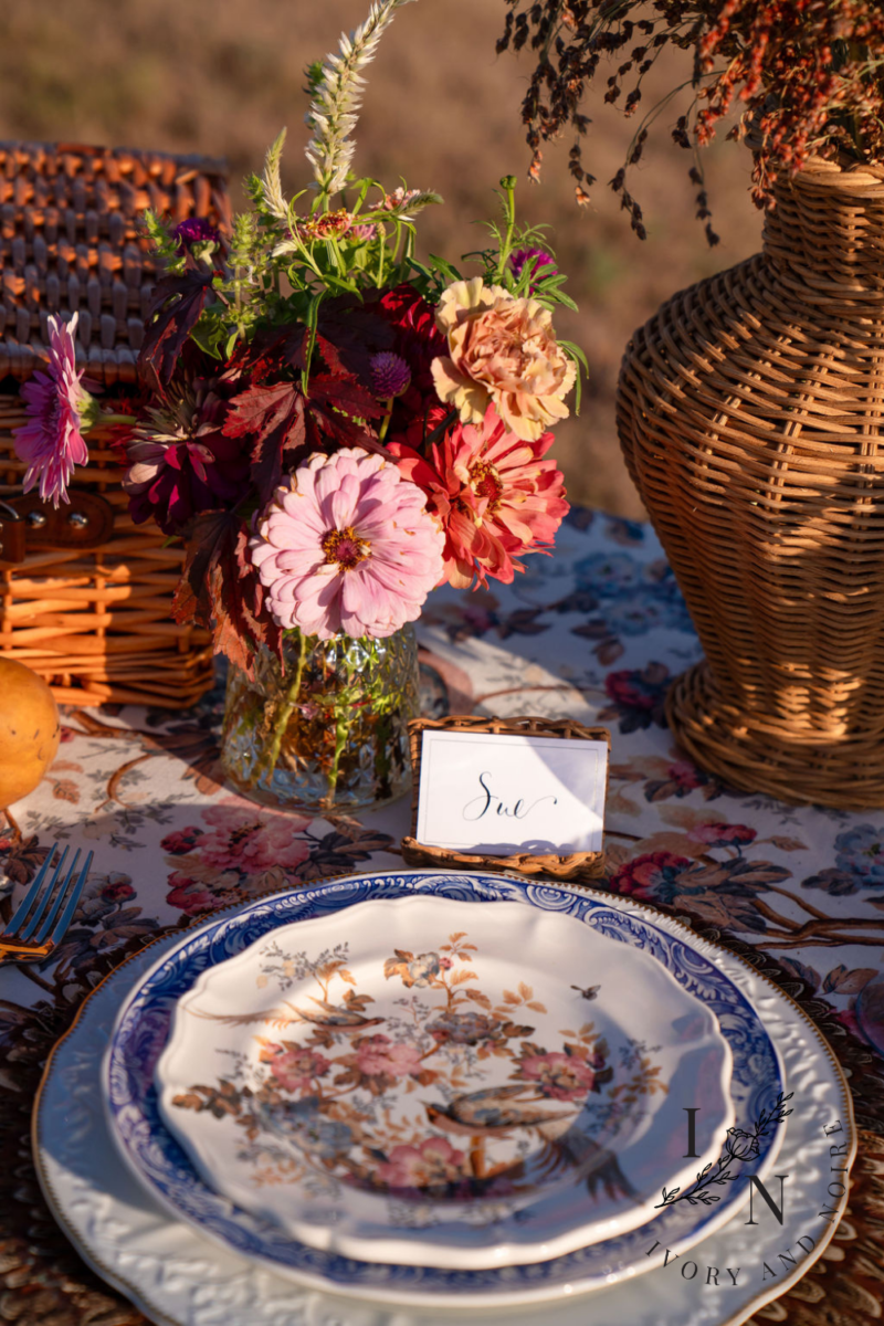 How to Set a Fall Alfresco Picnic Tablescape