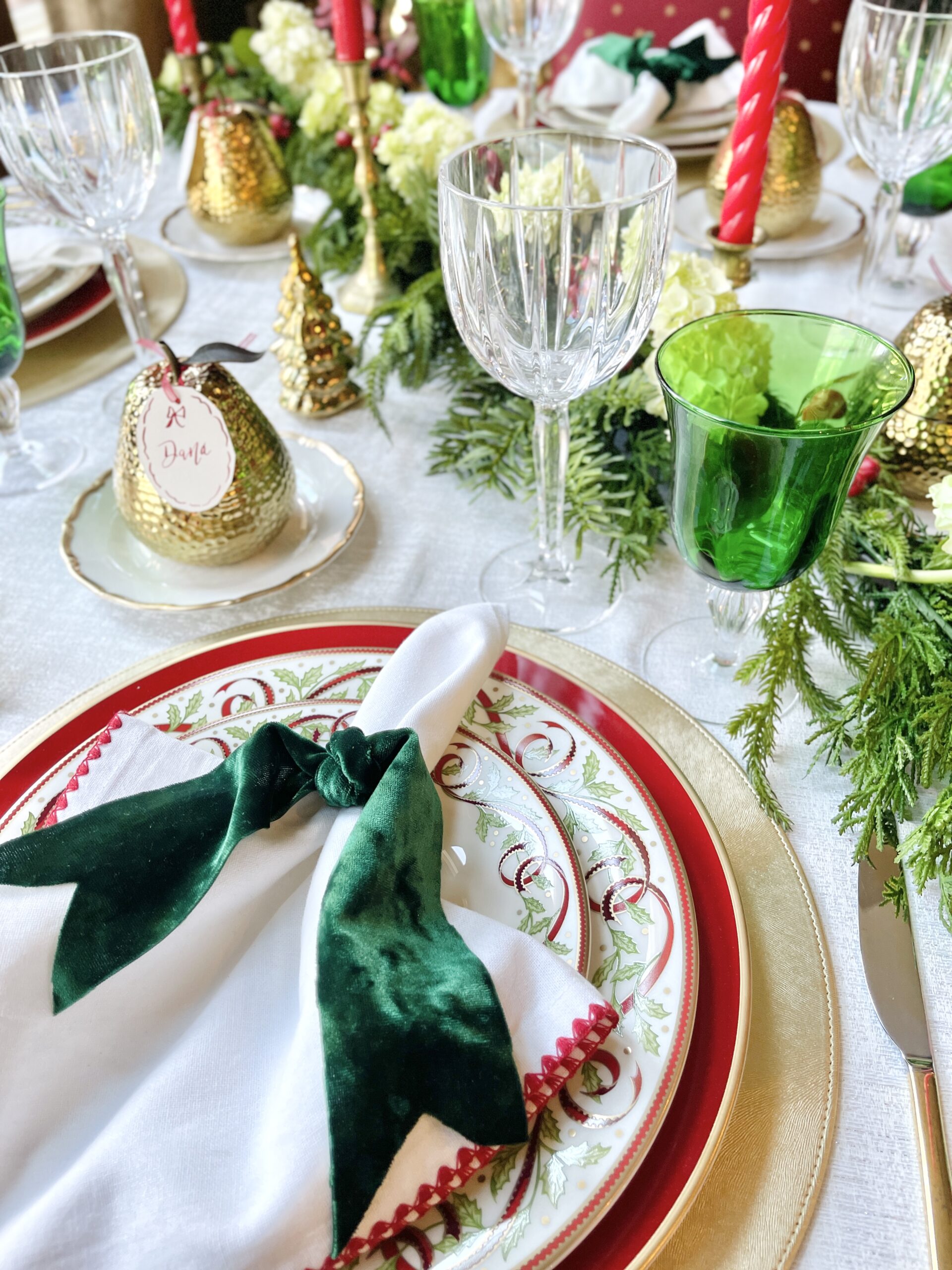 Beautiful Christmas Themed Tablescape Ideas for Christmas Dinner
