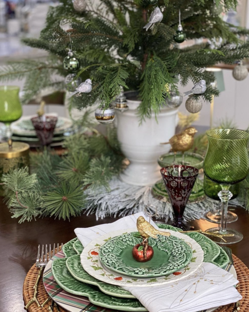 Beautiful Christmas Themed Tablescape Ideas for Christmas Dinner