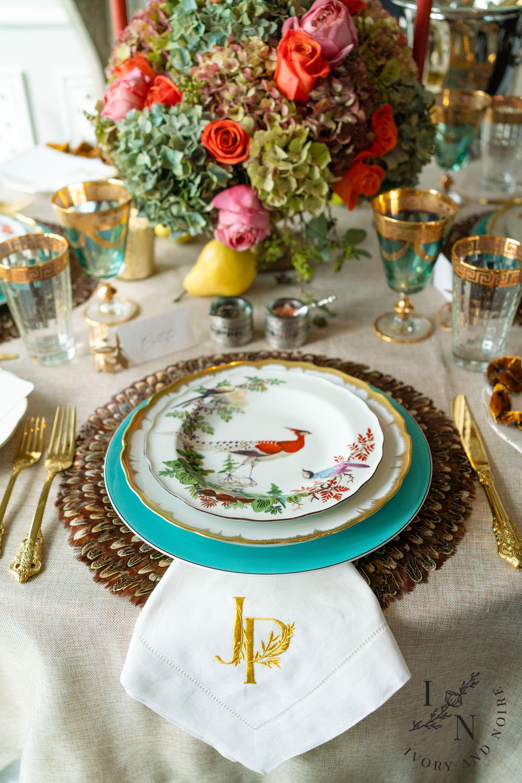 How to Set a Beautiful Bird-Themed Thanksgiving Tablescape