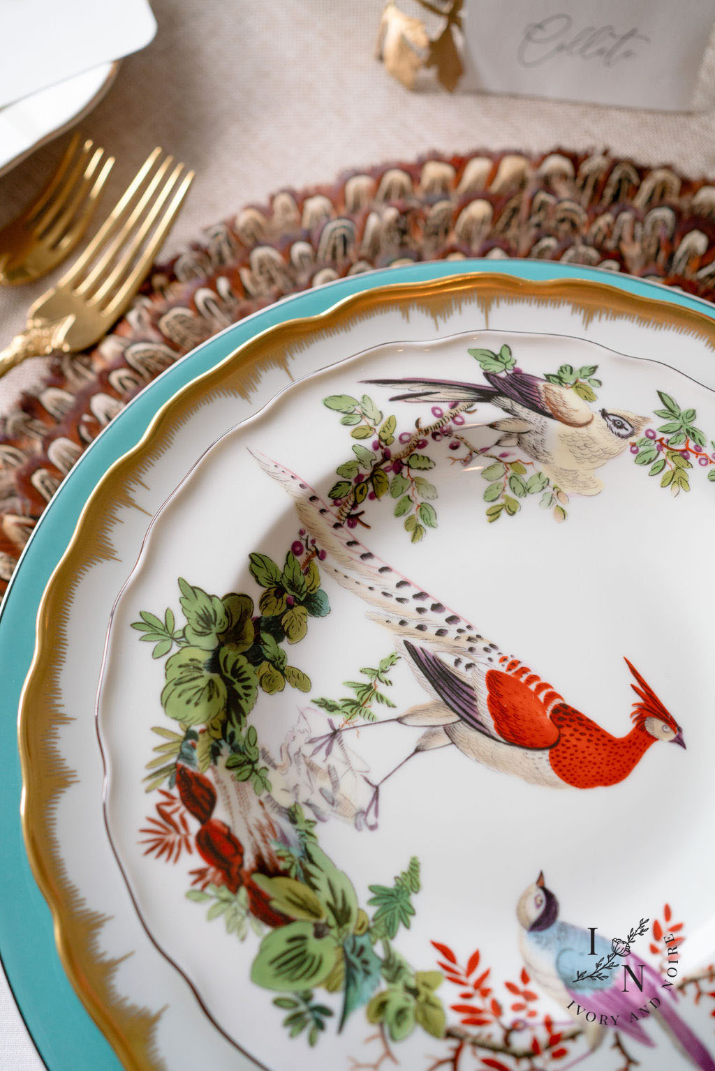 How to Set a Beautiful Bird-Themed Thanksgiving Tablescape